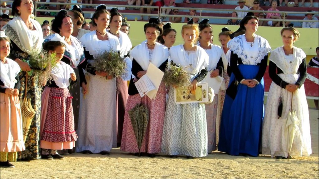 Ropa típica de Francia - Viajar a Francia